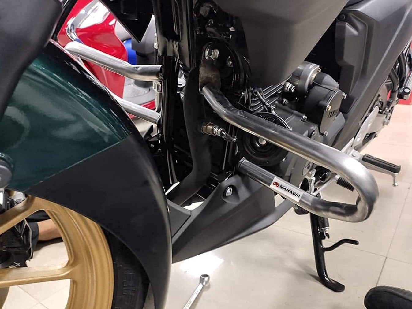 Shop Leg Guard Fz 25 Bs6 Online at the Best Prices in India – MAHABIR ...